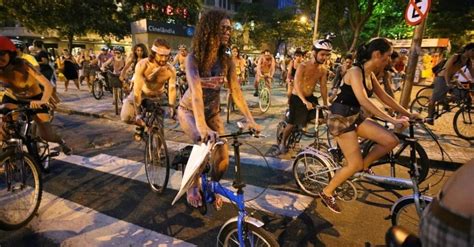 Ciclistas fazem Bicicletada Pelada no Rio Fotos UOL Notícias