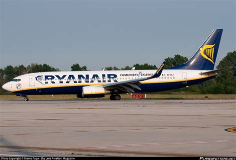 EI DLY Ryanair Boeing 737 8AS WL Photo By Marco Papa North East