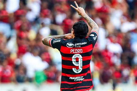 Flamengo terá Arrascaeta e Pedro contra o Bolívar mas contará dois