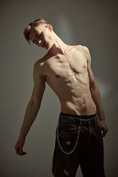 Shirtless Thin Male Model Bilder Durchsuchen 2 443 Archivfotos