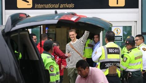 Oliver Sonne llegó al Perú así fue el arribo del nuevo jugador de la