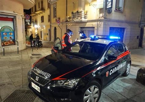 Sardegna Rubano Un Furgone E Sfondano L Ingresso Del Market Banda Di