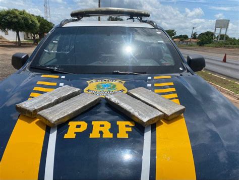 PRF apreende 3 3 kg de maconha e prende cinco pessoas por tráfico na BR