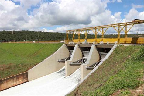 Comportas da Barragem do Lago Paranoá são abertas em caráter de emergência