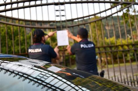 Sarno Polizia Chiude Esercizio Commerciale Per Dodici Giorni