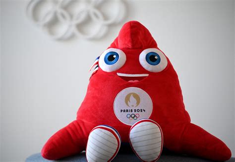 Paris 2024 inova e apresenta um gorro como mascote olímpico