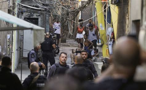 La Jornada Maya Internacional Ap Efe Redada en favela de Río de