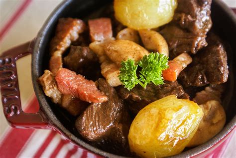 Boeuf Bourguignon Traditionnel Avec Marinade Au Vin Rouge De Bourgogne