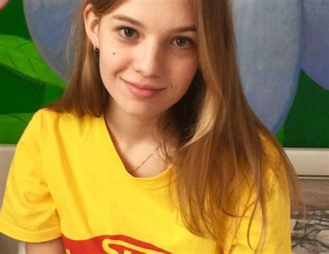 Московская область г Троицк Живодерка Алина Крохина топит в пакетах