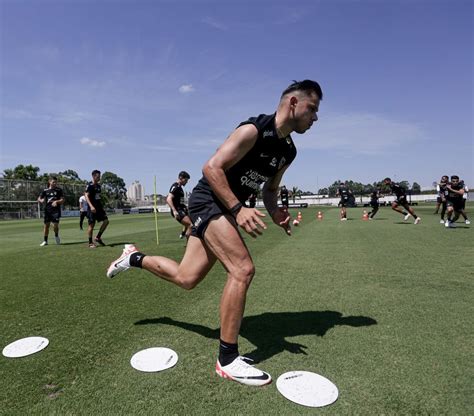 Corinthians faz primeiro treino tático do ano em preparação para o