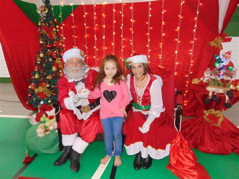 A Magia Do Natal Na Chegada Do Papai Noel Clube Caixeiral Campestre