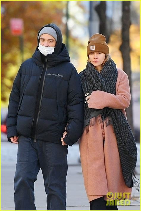 Robert Pattinson Holds Hands With Girlfriend Suki Waterhouse During
