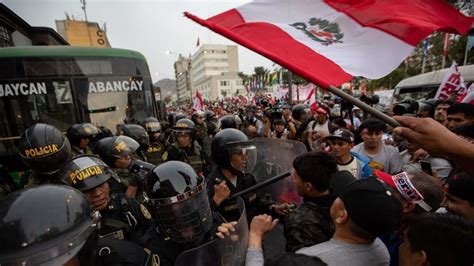 Al menos ocho muertos por las revueltas en Perú