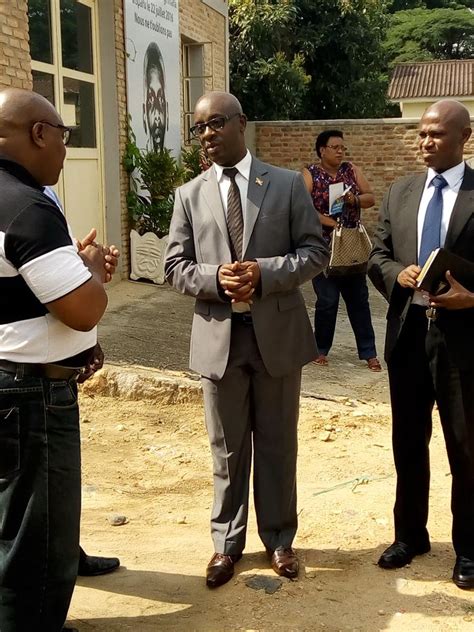 Iwacu Burundi On Twitter Burundi Le Ministre De L Information Visite