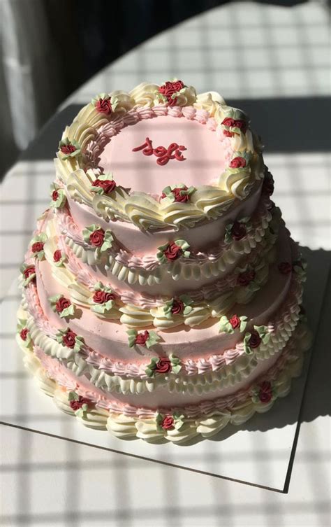 Vintage Inspired Lambeth Cakes That Re So Trendy Pink Three Tier Cake