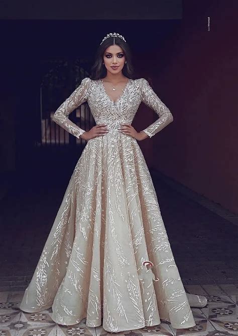 Vestido De Noiva Modelo Boho Possui Manga Longa Decote Em V