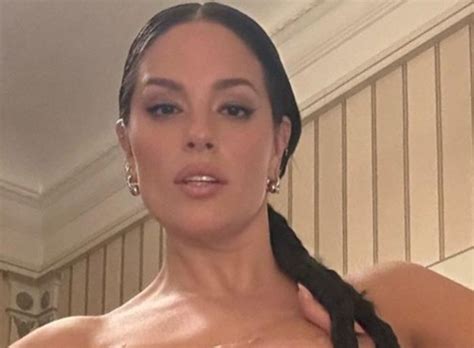 Ashley Graham Breaks The Internet With Completely Naked Bedroom Thirst