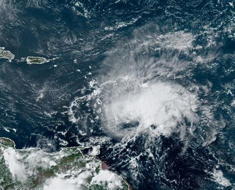 Tormenta Tropical Bret Llega Al Caribe Con Vientos De 60 Millas Por