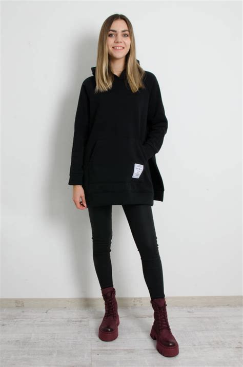 Bluza Oversize Z Rozci Ciami Po Bokach I Ozdobn Naszywk Czarna Olika