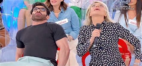 Maria De Filippi spavento a Uomini e Donne Non è che mi cade in