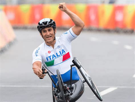 Alex Zanardi L Incendio In Casa E L Amputazione Delle Gambe Dopo L