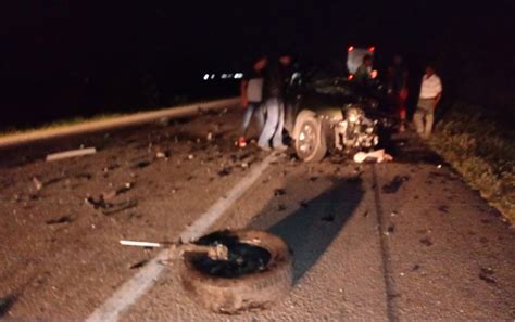 Motorista de caminhonete morre após invadir pista contrária e bater de