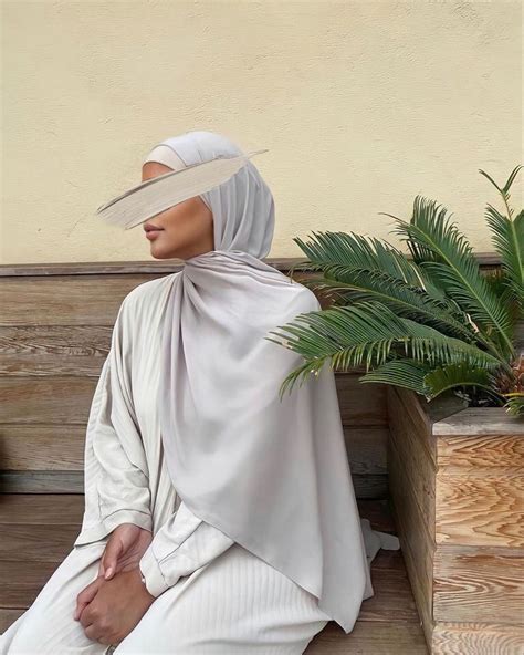 𝘡𝘈𝘏𝘐𝘙𝘈𝘏 in 2021 Hijab style casual Hijabi outfits casual Hijab