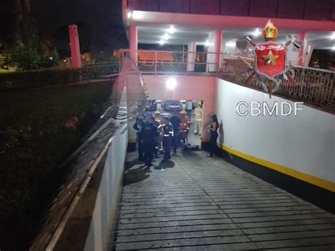 Vídeo carro invade calçada e atropela duas pessoas em quiosque no DF