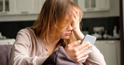 Las adolescentes reciben imágenes no deseadas de los genitales