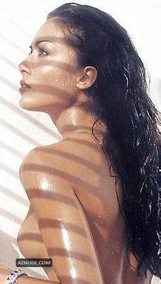 MARA CARFAGNA Nude AZNude