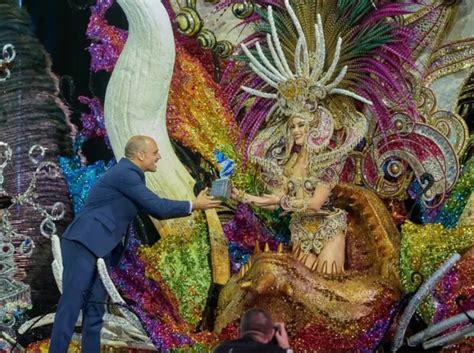 Adriana Peña Fumero con la fantasía Lisboa Reina del Carnaval 2023