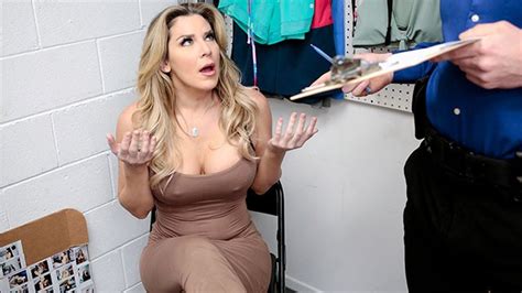 Shoplyfter Mylf Une Superbe Milf Kayla Paige Chop E En Train De Voler