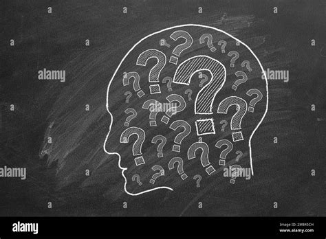 Cabeza humana con signos de interrogación en el interior lustración en