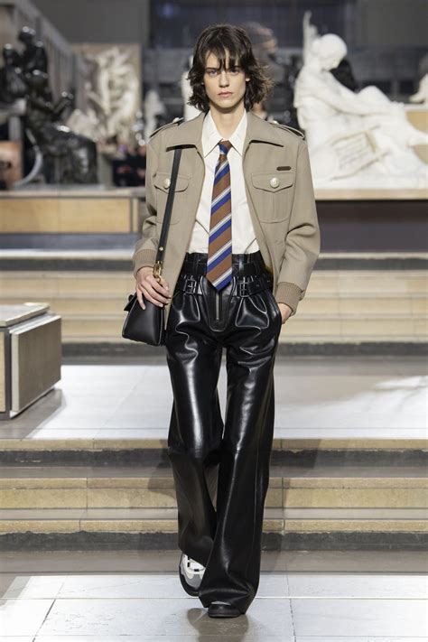 Louis Vuitton Fall Winter 2022 2023 RUNWAY MAGAZINE Official