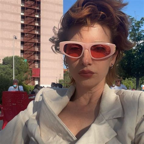 Najwa Nimri Conoce a la actriz detrás de la inspectora Sierra en La