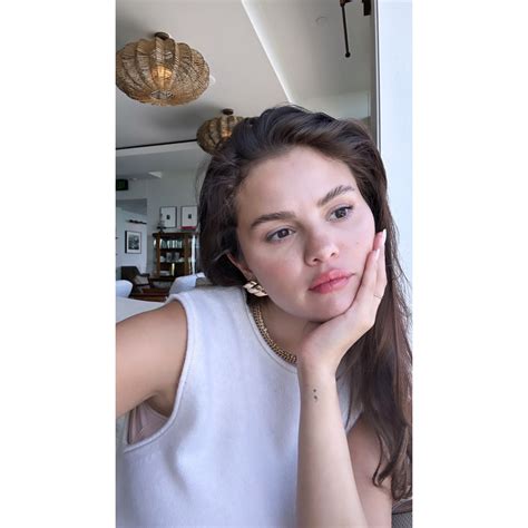 Selena Gomez Looks Ethereal In Fresh Faced Selfie Us Weekly