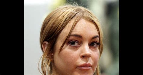 Lindsay Lohan corre para comparecer a audiência e tem condicional