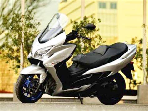 2021 Suzuki Burgman 400 Maxi Scooter Debuts With New Features
