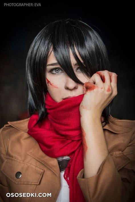 Атака титанов Вторжение титанов Shingeki no Kyojin naked cosplay