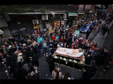 Napoli dopo 160 anni torna a Pasqua la processione del Gesù morto e
