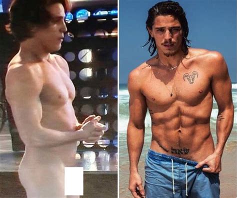 Ator Rômulo Arantes Neto pelado em série da GloboPlay Fotos de Pênis