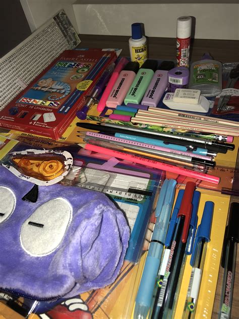 Um Material Desses Material De Escola Coisas De Papelaria Ideias