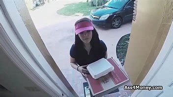 Chica Repartidora De Pizzas Rota Se Inclina Por Polla Y Dinero En