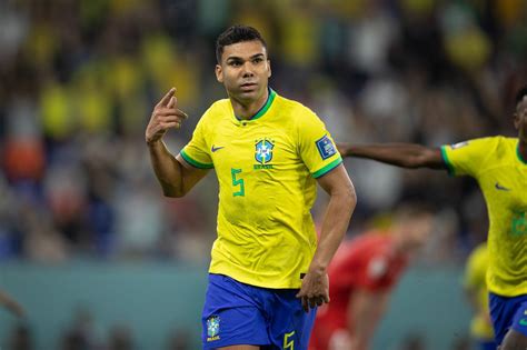 golaço de Casemiro Brasil vence a Suíça e garante classificação