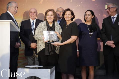 Reconocen labor altruista de María del Pilar Servitje