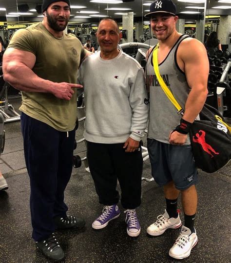 Bodybuilder And Muscle Men Sark Play Vincenzo Masone
