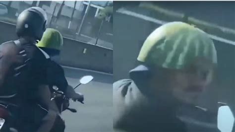 Capacete de melancia Motociclista é flagrado fruta na cabeça
