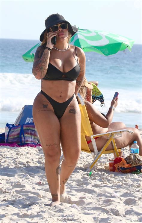 Fotos de Rafaella Santos de biquíni viralizam e web manda recado à irmã