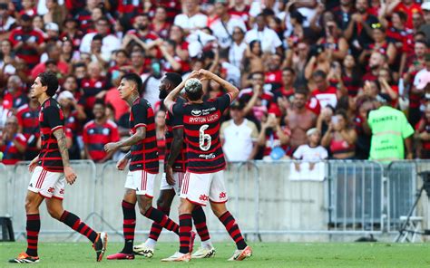 Ayrton Lucas é decisivo para o Flamengo e deixa Tite dor de cabeça