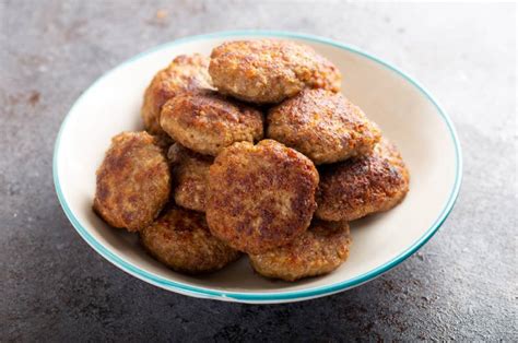 Can Cats Eat Meatballs Vet Reviewed Dangers Facts Catster